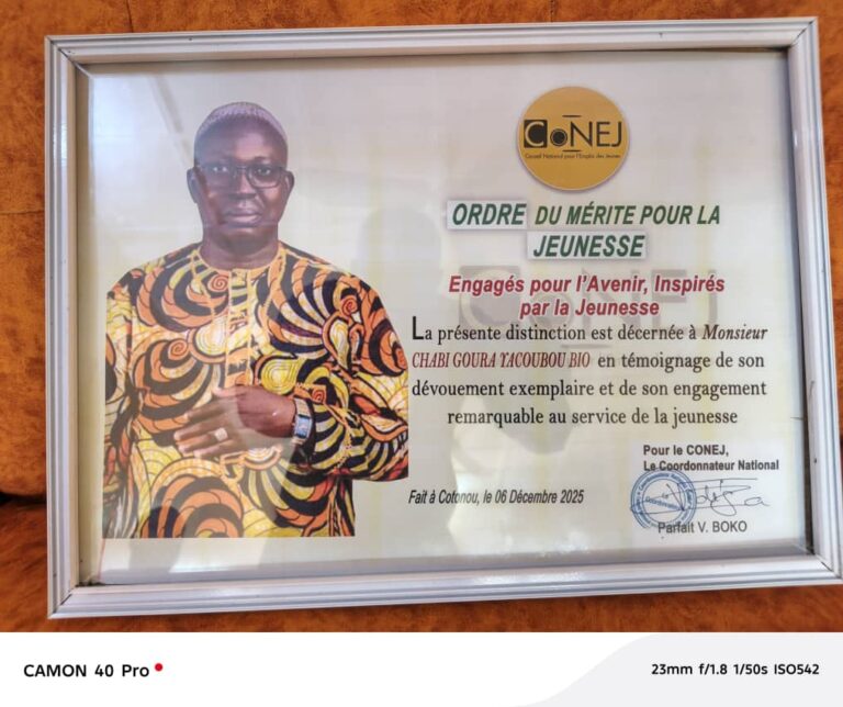 POUR SON ENGAGEMENT EN FAVEUR DE LA JEUNESSE DE LA 8È C.E : Yacoubou ...